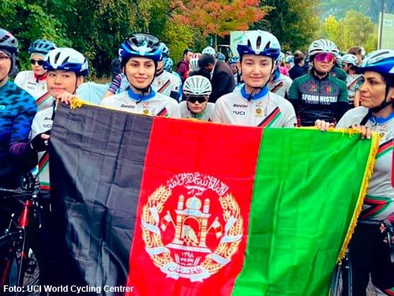 Las hermanas Hashimi dominan el campeonato de ciclismo afgano ...