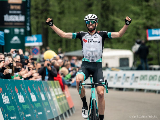 Vuelta a Hungría: Damien Howson asalta el liderato ganando la cuarta etapa