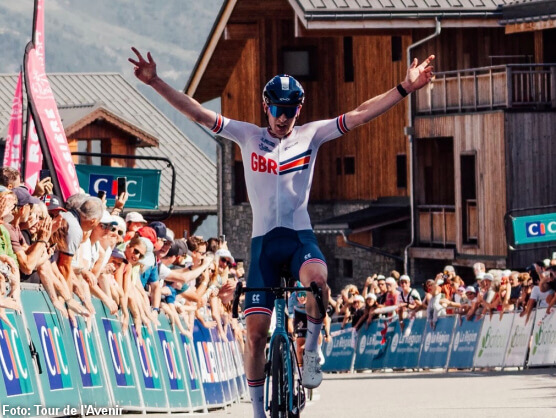 Tour del Porvenir: Joseph Blackmore es líder ganando en La Rosière, Pablo Torres tercero
