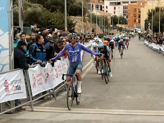 Michael Matthews impone su ley en el GP Castellón-Ruta de la Cerámica ...