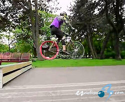 Red Bull se apunta a la moda de las ‘fixies’ [Vídeo]