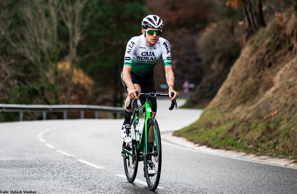 Caja Rural-Seguros RGA presenta su nuevo uniforme