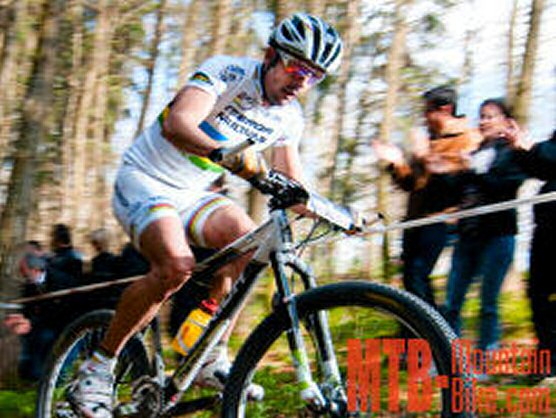 José Antonio Hermida concluye cuarto en la Racer Bikes Cup de Engelberg